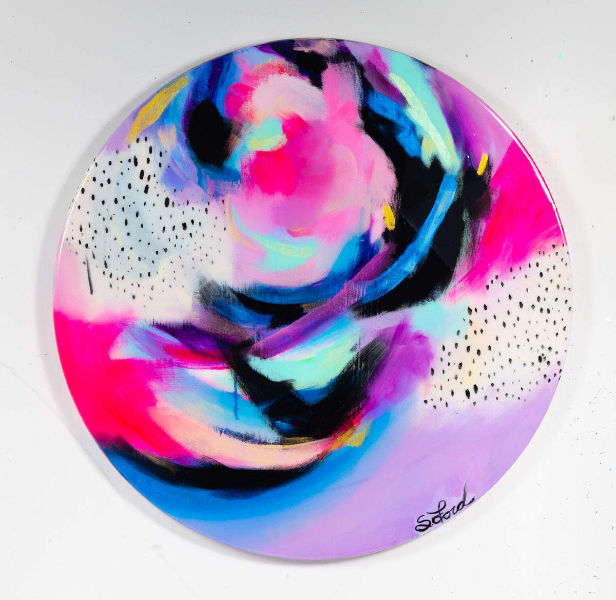Making Waves 30" Circle, oil painting and resin on wood – Suze Ford Studios